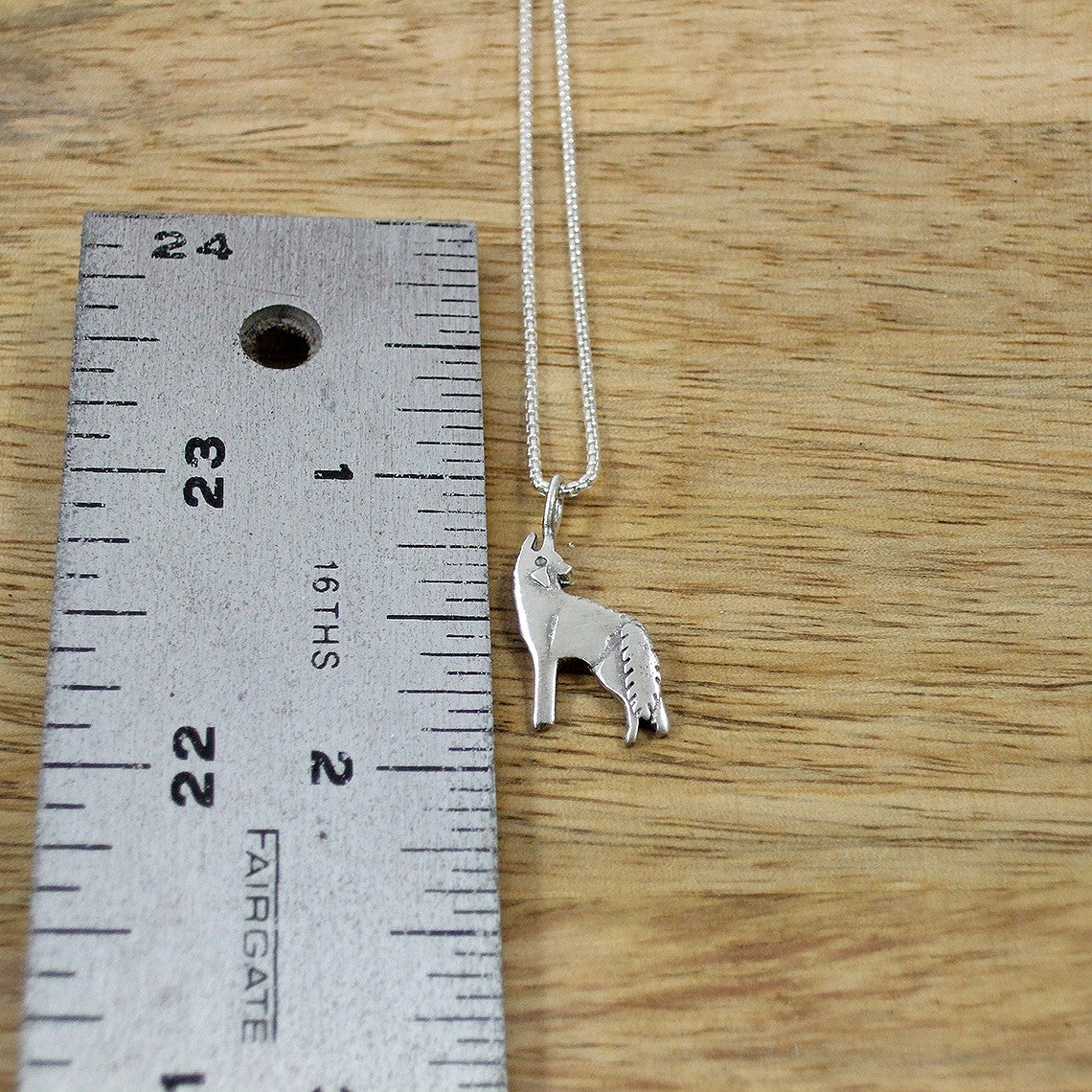 Pequeño Sterling Silver Howling Wolf Pendant with Chain – Love Jesse ...